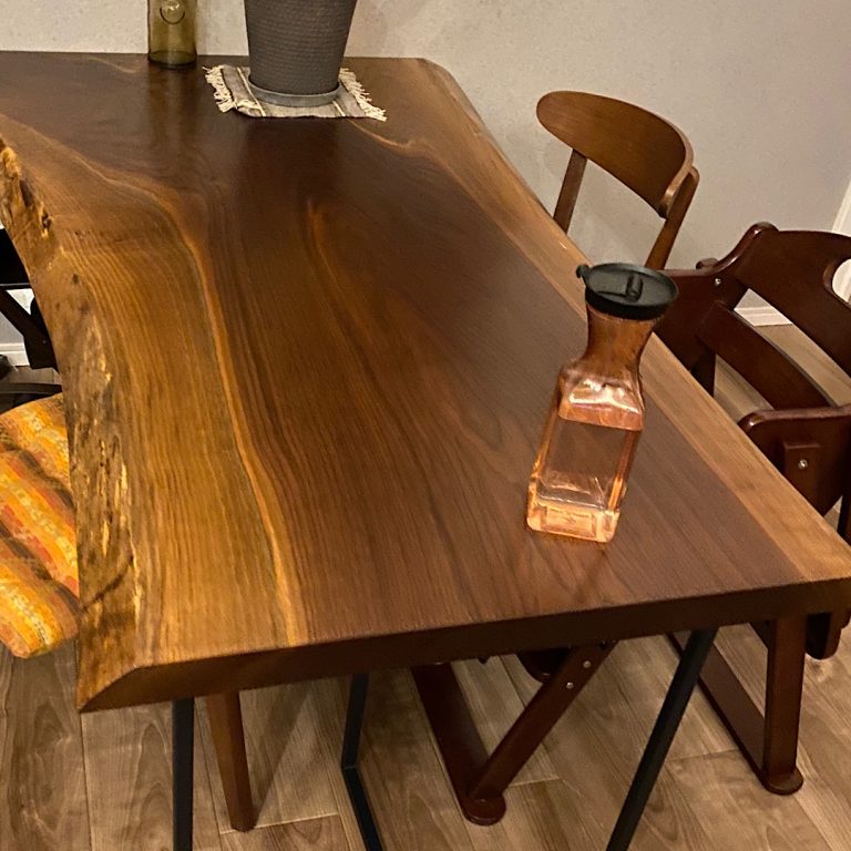 【100均アイテム】これでスッキリ！テーブル下収納アイデア | HugMug