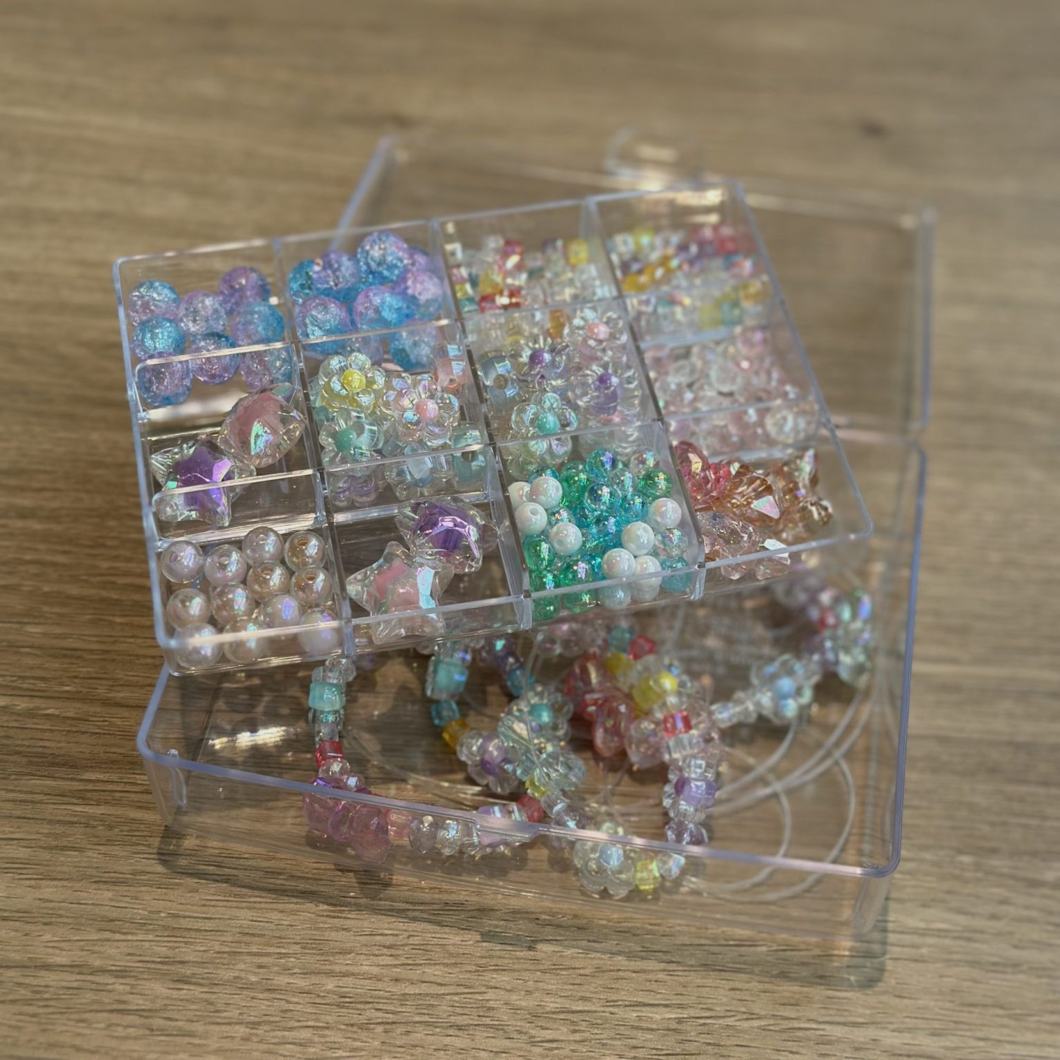 材料は全て100均！？セリアで作る、簡単・おしゃれなキッズアクセサリー | HugMug