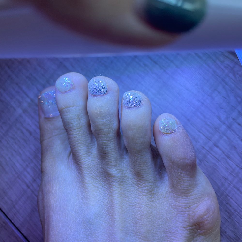 600円で自宅がネイルサロンに！？【DAISO】UVライトとジェルネイルシール | HugMug