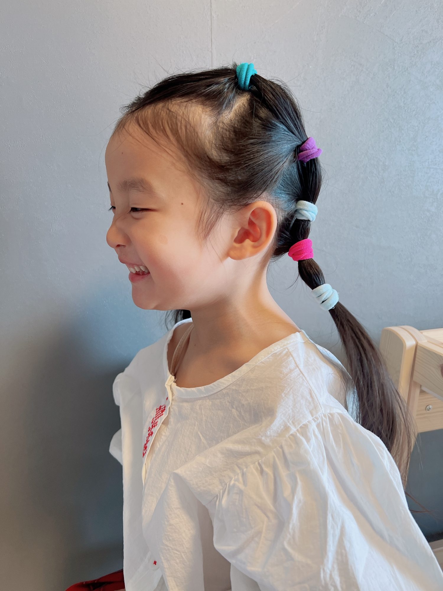 100均でも手に入るヘアアクセやリボンで簡単ヘアアレンジ | HugMug