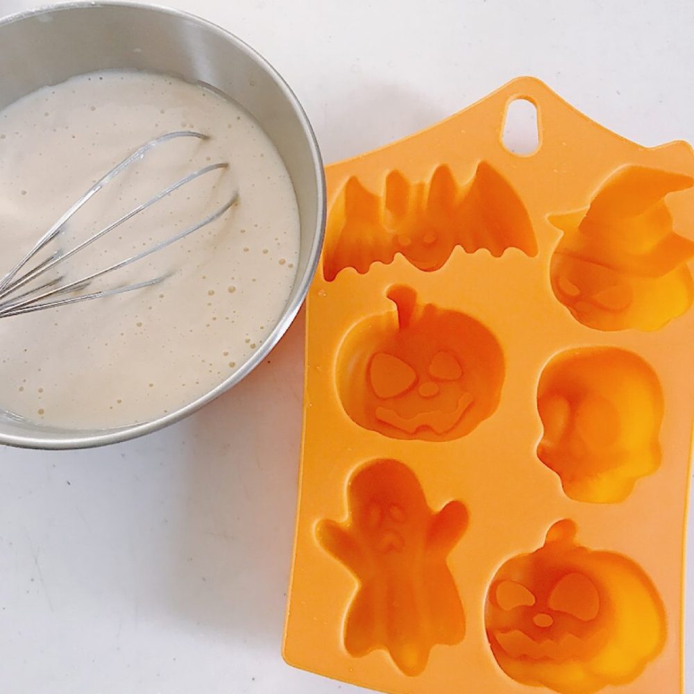 【DAISOシリコン型】簡単可愛い！ホットケーキミックスを使ったハロウィンお菓子 | HugMug