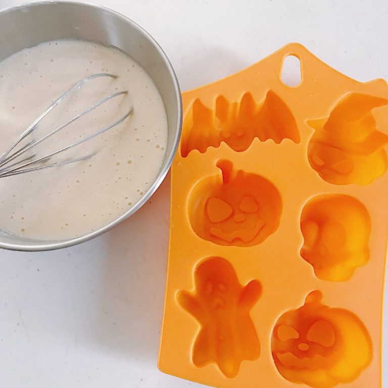 【DAISOシリコン型】簡単可愛い！ホットケーキミックスを使ったハロウィンお菓子 | HugMug