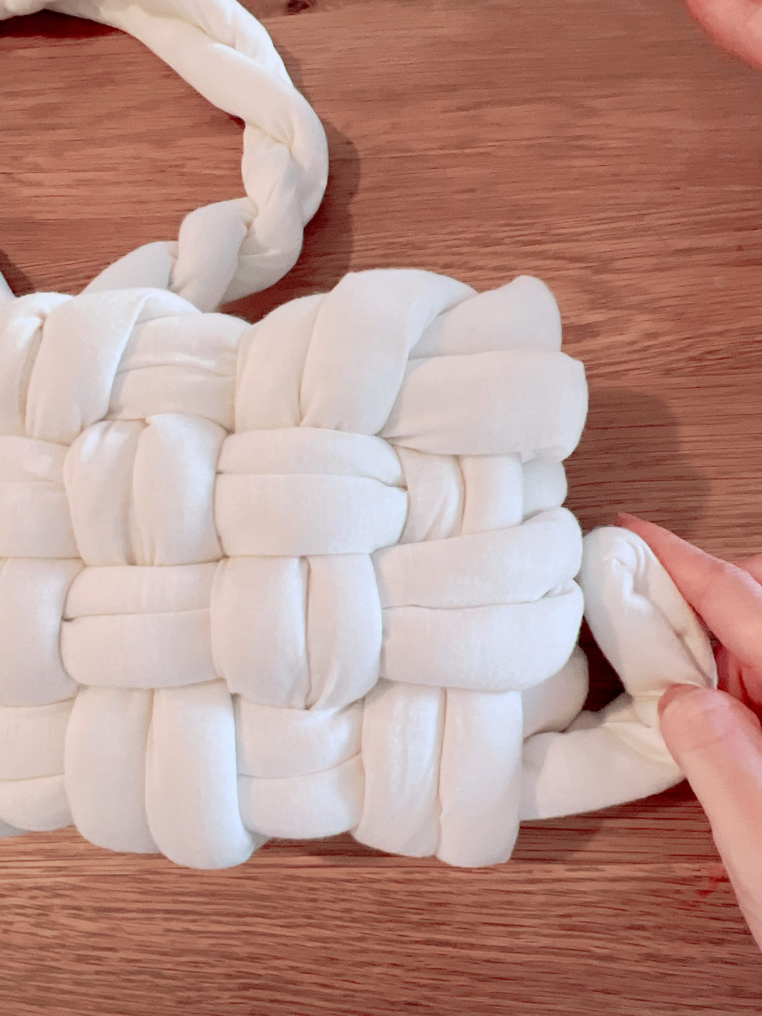 【DAISO】330円で作れちゃう！？簡単可愛い手作りマンドゥバッグ | HugMug