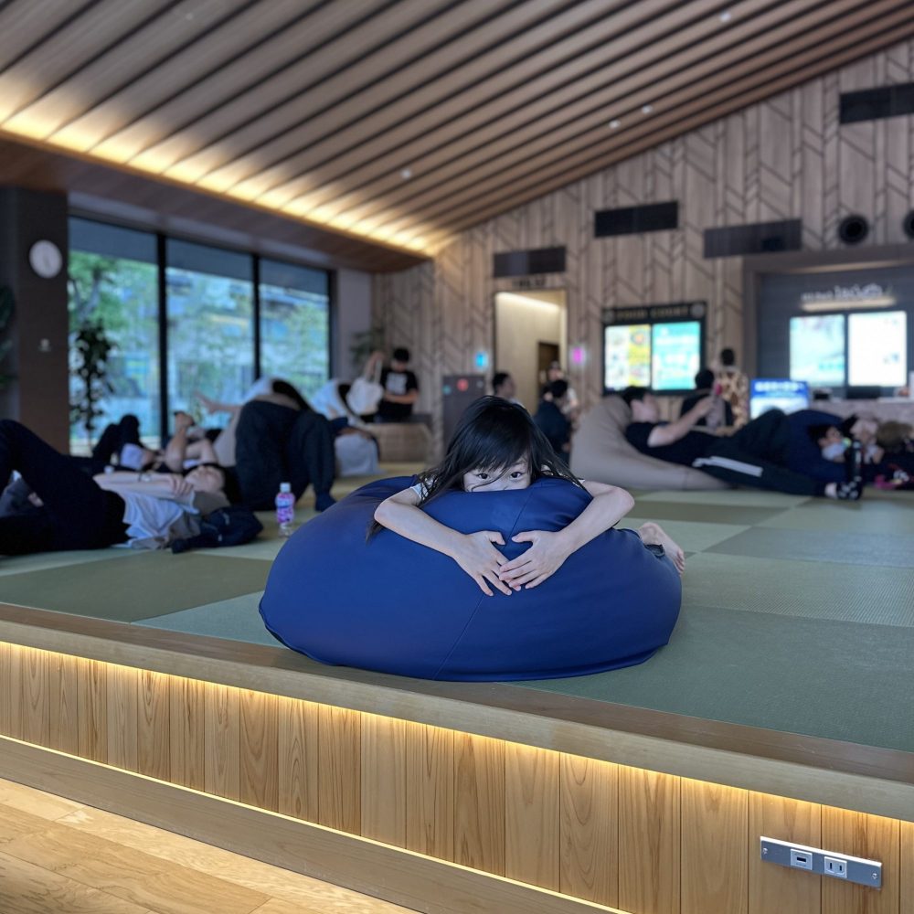 泳げる！潜れる！飛び込みOK！？【関東最大級スパ】King&Queenが子連れで最高に楽しめる | HugMug