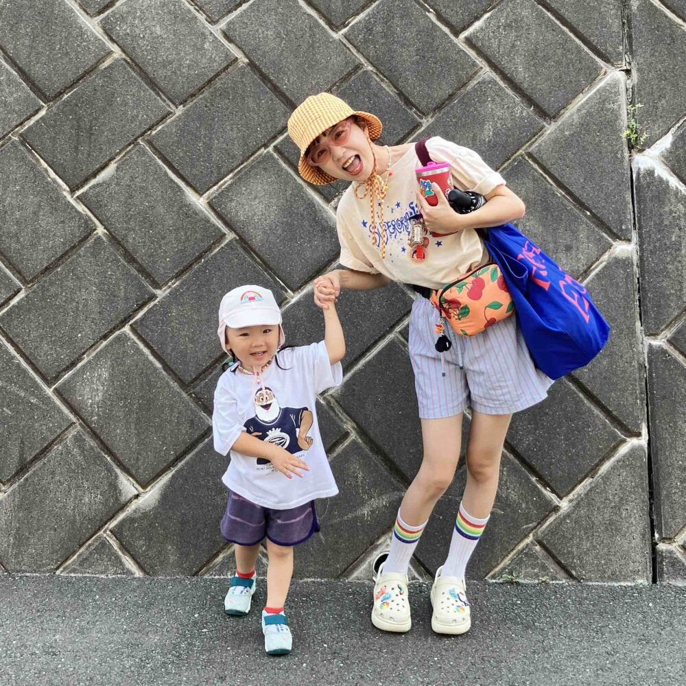 水遊びはGU＆プチプラが正解！色使いでおしゃれアクティブコーデが叶う【さあやの親子コーデログ】 | HugMug