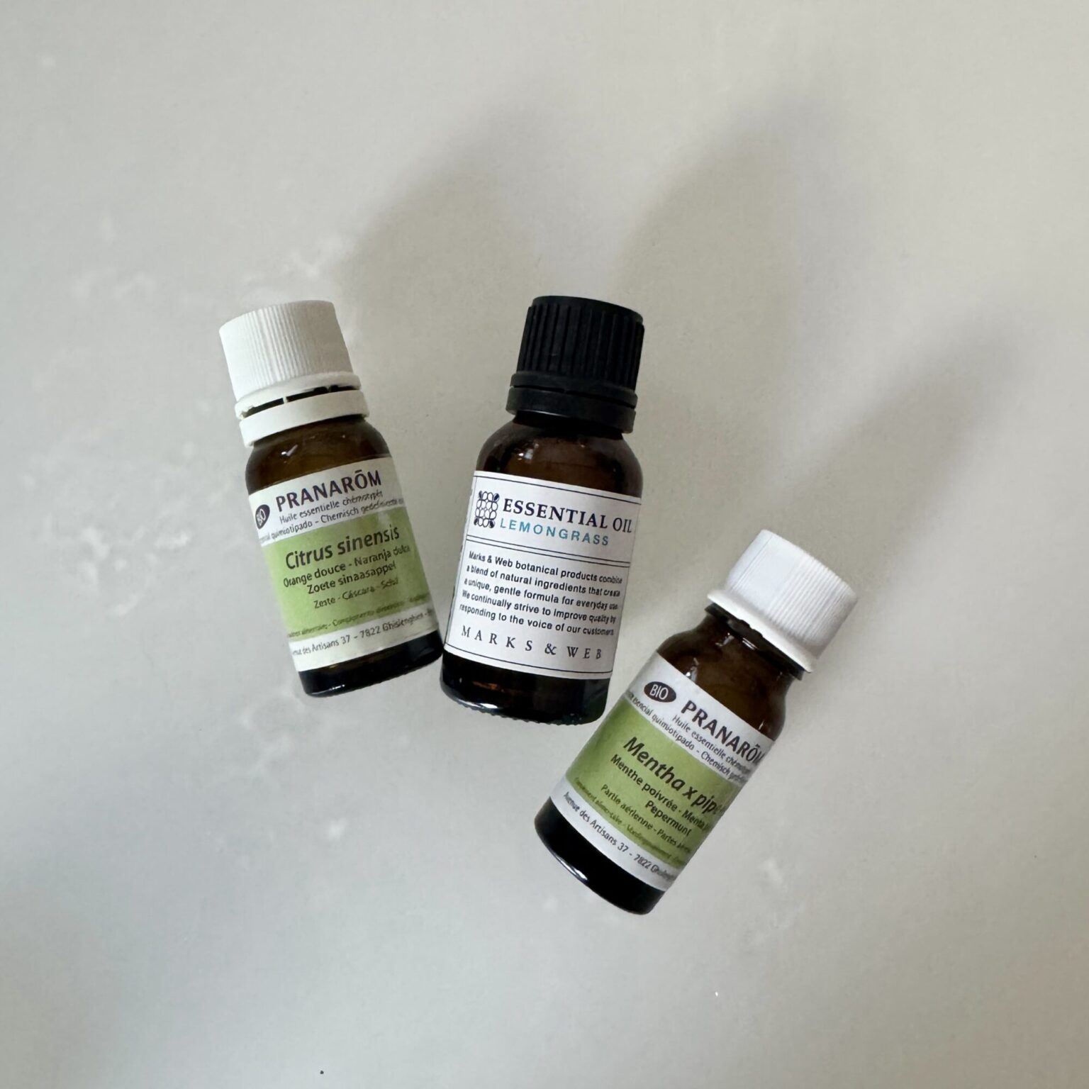 【親子で工作】自由研究にも！保冷剤を使った消臭剤作り | HugMug